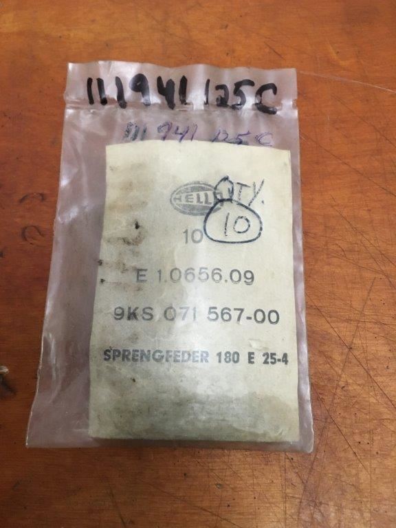 VW NOS. 111 941 125 C Headlight Retainer (Pack of 10)