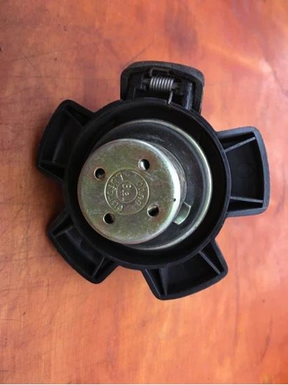 VW NOS. 175 201 551 BL Locking Gas Cap