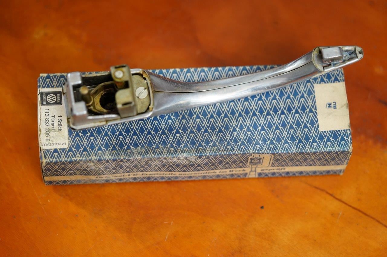 VW NOS. 113 837 206 E Door Handle
