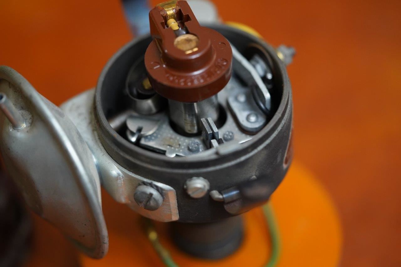 VW NOS. 113 905 205 L Distributor