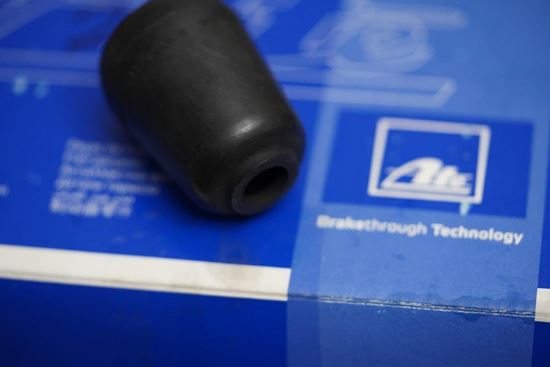 VW NOS. 113 611 195 Master Cylinder Boot